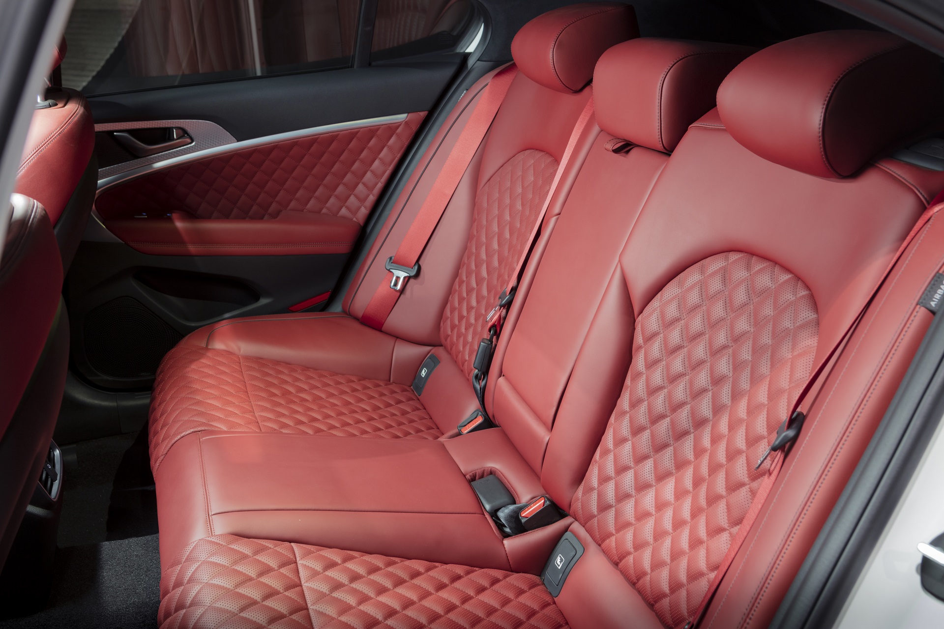 2022 Genesis G70 Shooting Brake - UK version - Interior, Rear Seats ...